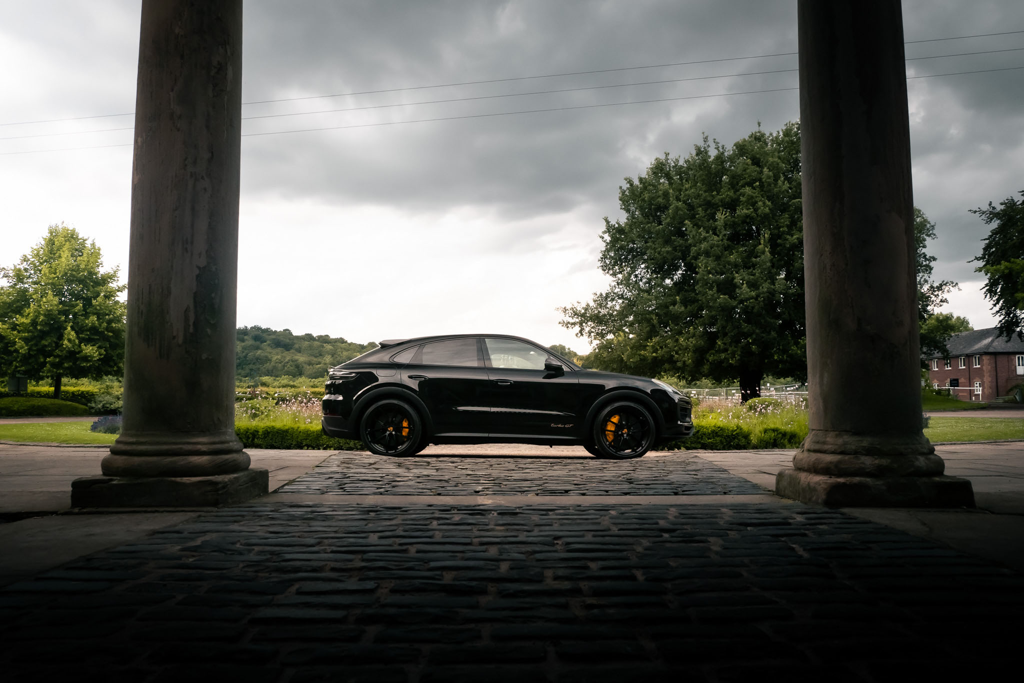 SIDE SHOT - Hillmoren