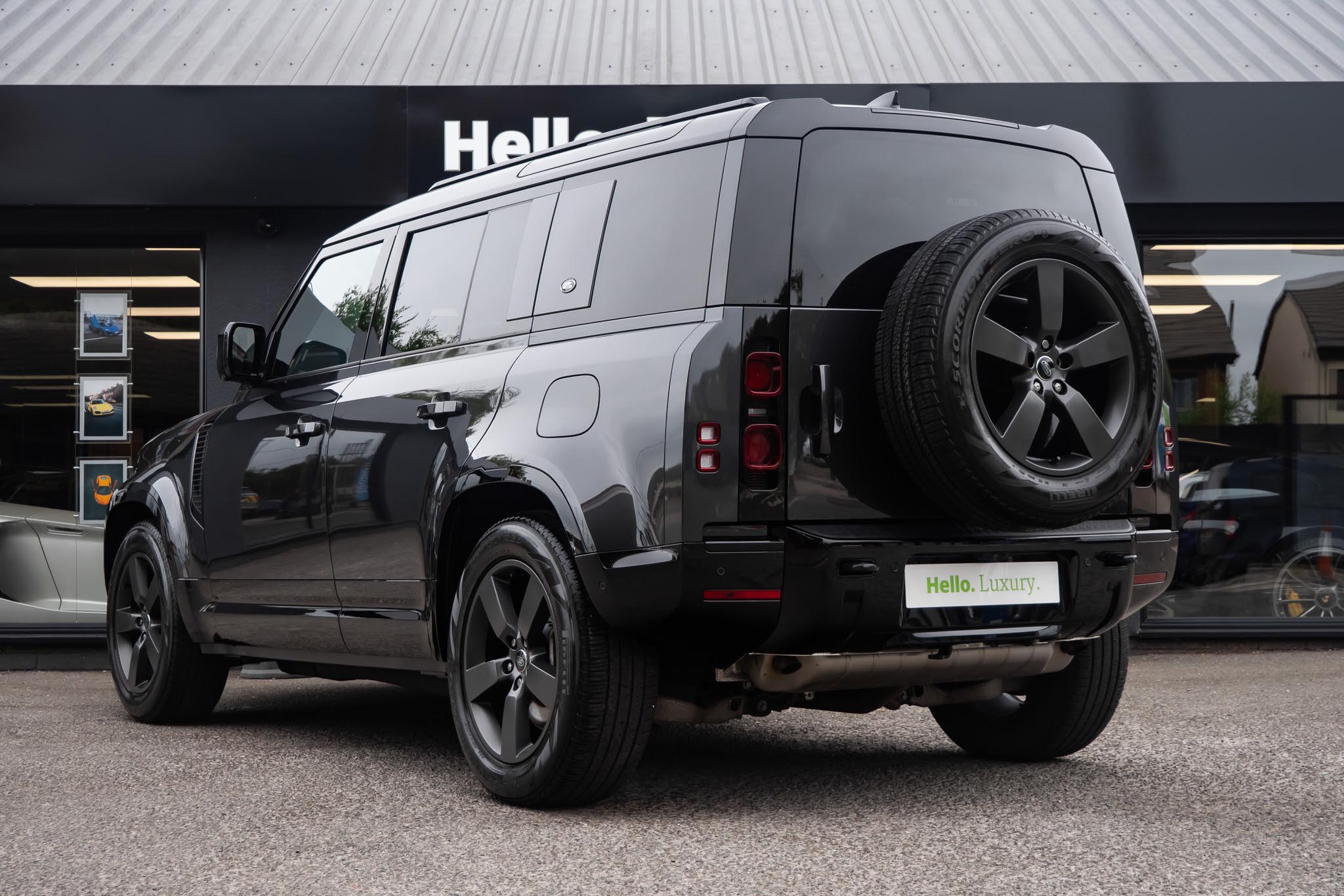 Land Rover Defender 110 2.0 P400e 15.4kWh X-Dynamic S - Hillmoren