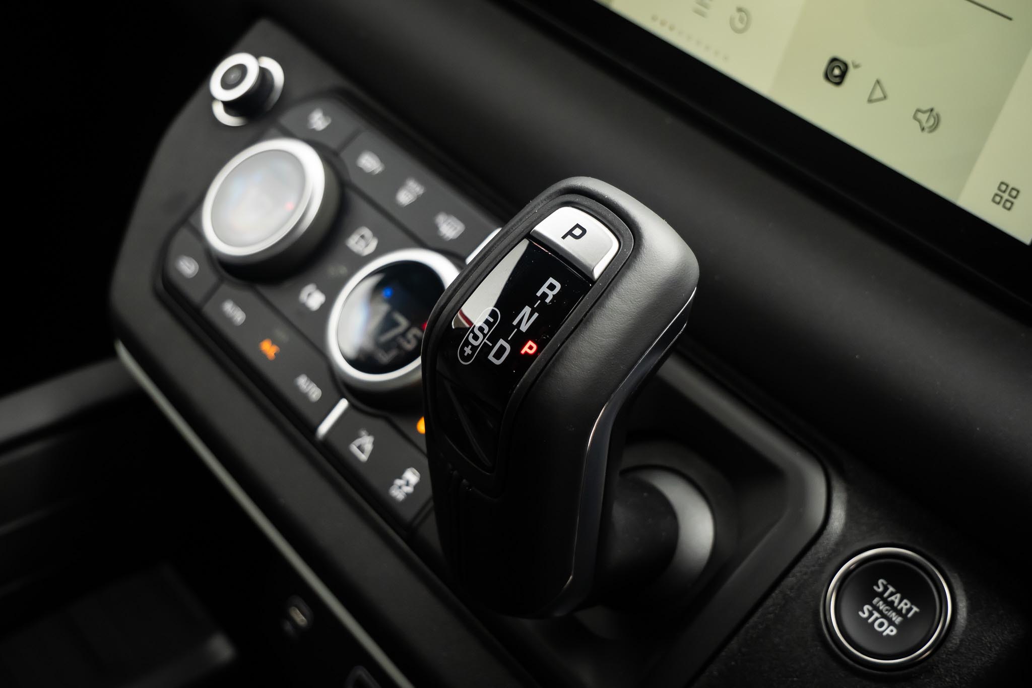 Land Rover Defender 110 2.0 P400e 15.4kWh X-Dynamic S - Hillmoren