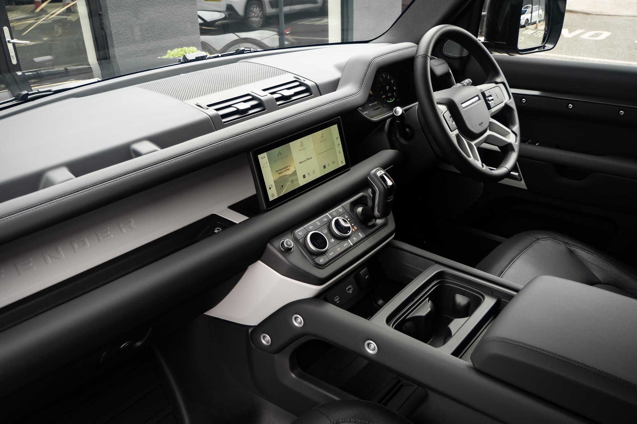 Land Rover Defender 110 2.0 P400e 15.4kWh X-Dynamic S - Hillmoren